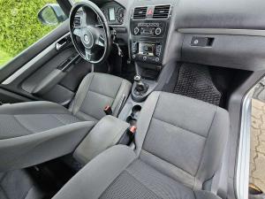 Pelēks Volkswagen Touran 2011 Kauņa, ar dzinēja tilpumu 1.60 L un nobraukumu 308 tūkst. km par 4300 €, foto 26 vietnē AUTOMOTO.COM.LV