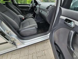 Pelēks Volkswagen Touran 2011 Kauņa, ar dzinēja tilpumu 1.60 L un nobraukumu 308 tūkst. km par 4300 €, foto 27 vietnē AUTOMOTO.COM.LV