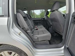 Pelēks Volkswagen Touran 2011 Kauņa, ar dzinēja tilpumu 1.60 L un nobraukumu 308 tūkst. km par 4300 €, foto 29 vietnē AUTOMOTO.COM.LV