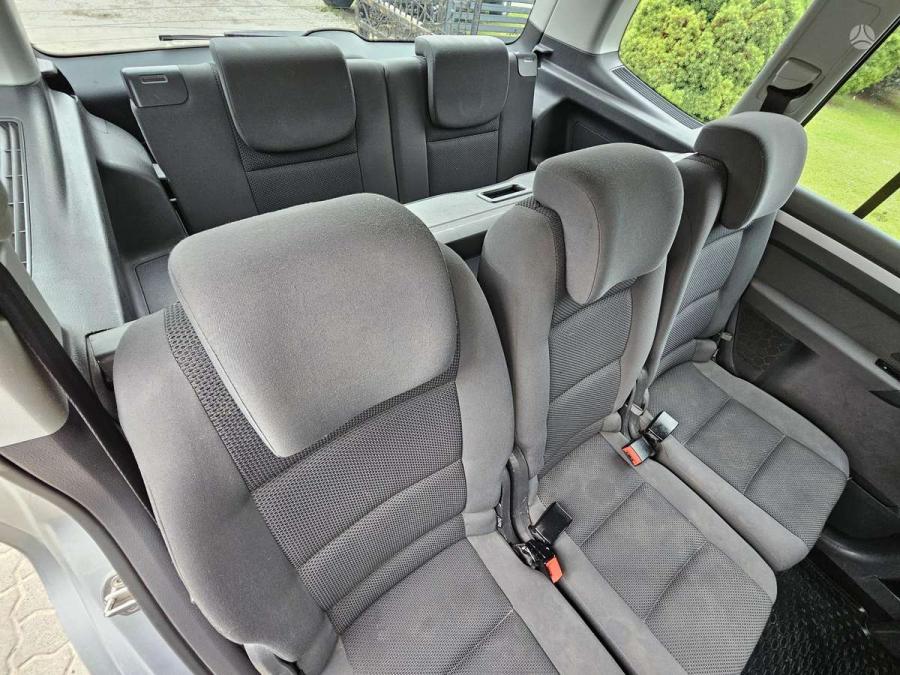 Pelēks Volkswagen Touran 2011 Kauņa, ar dzinēja tilpumu 1.60 L un nobraukumu 308 tūkst. km par 4300 €, foto 30 vietnē AUTOMOTO.COM.LV