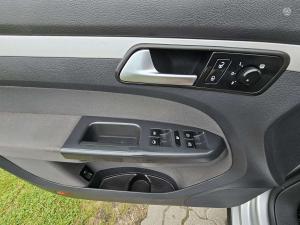 Pelēks Volkswagen Touran 2011 Kauņa, ar dzinēja tilpumu 1.60 L un nobraukumu 308 tūkst. km par 4300 €, foto 34 vietnē AUTOMOTO.COM.LV