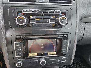 Pelēks Volkswagen Touran 2011 Kauņa, ar dzinēja tilpumu 1.60 L un nobraukumu 308 tūkst. km par 4300 €, foto 37 vietnē AUTOMOTO.COM.LV
