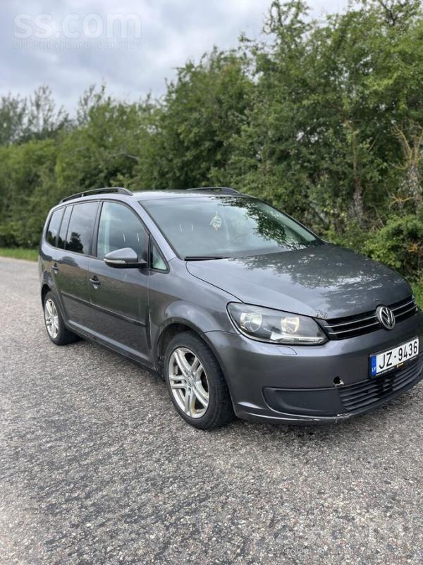 Grey Volkswagen Touran 2011 in Riga, with an engine capacity of 1.60 L and mileage of 263 thousand km for 2640 €, photo 1 on AUTOMOTO.COM.LV