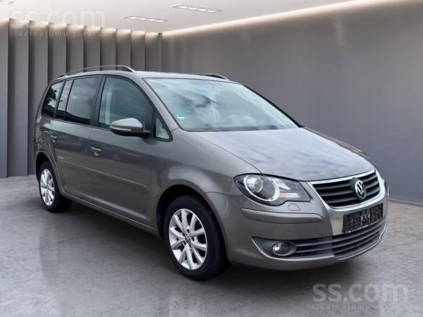 Grey Volkswagen Touran 2011 in Ogre, with an engine capacity of 1.60 L and mileage of 223 thousand km for 5495 €, photo 1 on AUTOMOTO.COM.LV