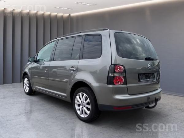 Grey Volkswagen Touran 2011 in Ogre, with an engine capacity of 1.60 L and mileage of 223 thousand km for 5495 €, photo 3 on AUTOMOTO.COM.LV