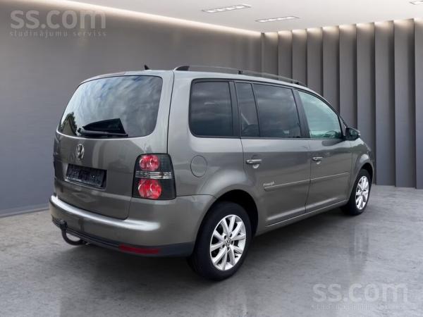 Grey Volkswagen Touran 2011 in Ogre, with an engine capacity of 1.60 L and mileage of 223 thousand km for 5495 €, photo 6 on AUTOMOTO.COM.LV