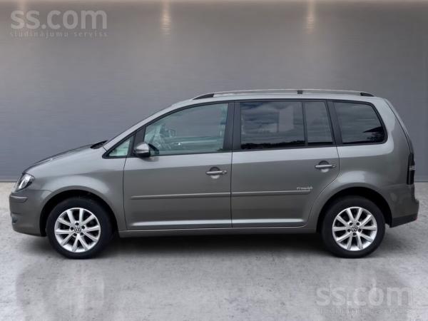 Grey Volkswagen Touran 2011 in Ogre, with an engine capacity of 1.60 L and mileage of 223 thousand km for 5495 €, photo 7 on AUTOMOTO.COM.LV