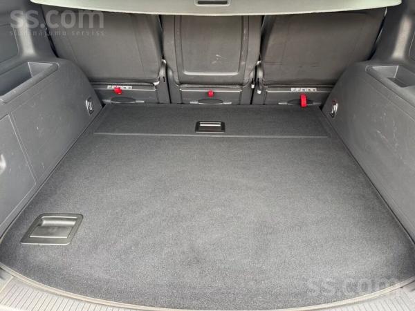 Grey Volkswagen Touran 2011 in Ogre, with an engine capacity of 1.60 L and mileage of 223 thousand km for 5495 €, photo 8 on AUTOMOTO.COM.LV