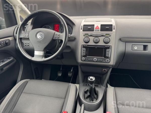 Grey Volkswagen Touran 2011 in Ogre, with an engine capacity of 1.60 L and mileage of 223 thousand km for 5495 €, photo 9 on AUTOMOTO.COM.LV