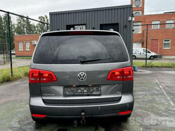 Pelēks Volkswagen Touran 2011 Rīga, ar dzinēja tilpumu 1.60 L un nobraukumu 333 tūkst. km par 3550 €, foto 7 vietnē AUTOMOTO.COM.LV