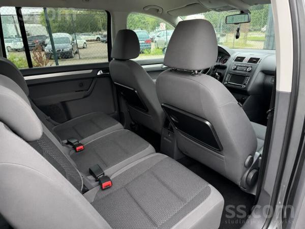 Pelēks Volkswagen Touran 2011 Rīga, ar dzinēja tilpumu 1.60 L un nobraukumu 333 tūkst. km par 3550 €, foto 9 vietnē AUTOMOTO.COM.LV
