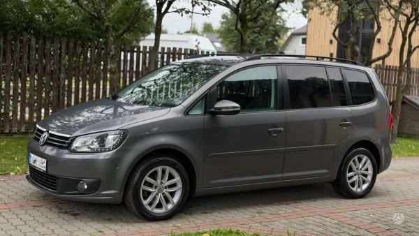 Pelēks Volkswagen Touran 2011 Viļņa, ar dzinēja tilpumu 1.60 L un nobraukumu 310 tūkst. km par 4250 €, foto 2 vietnē AUTOMOTO.COM.LV