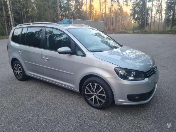 Pelēks Volkswagen Touran 2011 Kauņa, ar dzinēja tilpumu 1.60 L un nobraukumu 369 tūkst. km par 5200 €, foto 1 vietnē AUTOMOTO.COM.LV