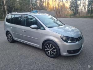 Pelēks Volkswagen Touran 2011 Kauņa, ar dzinēja tilpumu 1.60 L un nobraukumu 369 tūkst. km par 5200 €, foto  vietnē AUTOMOTO.COM.LV