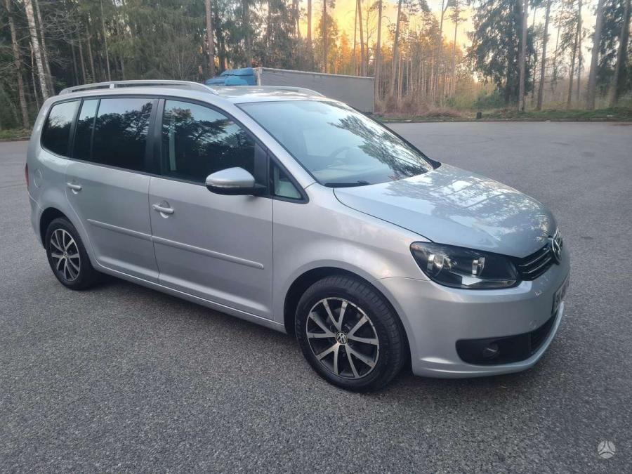 Pelēks Volkswagen Touran 2011 Kauņa, ar dzinēja tilpumu 1.60 L un nobraukumu 369 tūkst. km par 5200 €, foto 1 vietnē AUTOMOTO.COM.LV