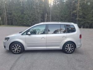 Pelēks Volkswagen Touran 2011 Kauņa, ar dzinēja tilpumu 1.60 L un nobraukumu 369 tūkst. km par 5200 €, foto 6 vietnē AUTOMOTO.COM.LV