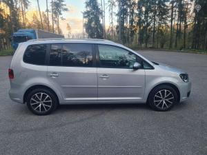 Pelēks Volkswagen Touran 2011 Kauņa, ar dzinēja tilpumu 1.60 L un nobraukumu 369 tūkst. km par 5200 €, foto 7 vietnē AUTOMOTO.COM.LV