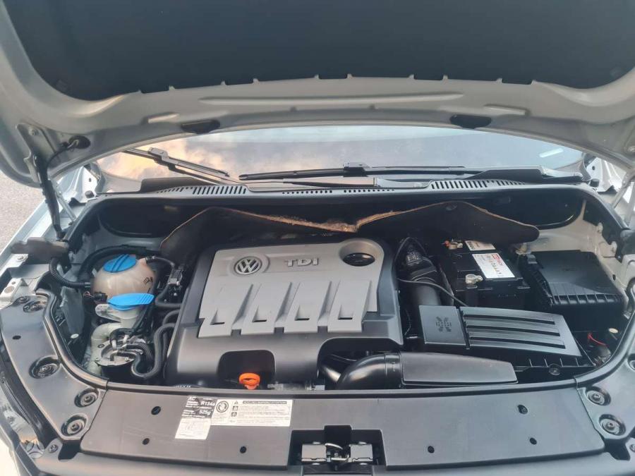 Pelēks Volkswagen Touran 2011 Kauņa, ar dzinēja tilpumu 1.60 L un nobraukumu 369 tūkst. km par 5200 €, foto 15 vietnē AUTOMOTO.COM.LV