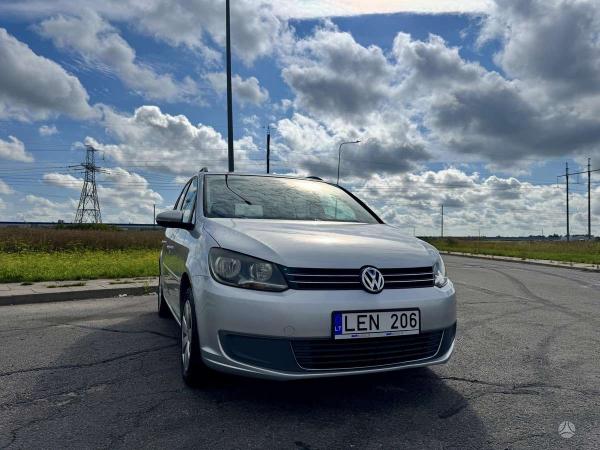 Pelēks Volkswagen Touran 2011 Panevēža, ar dzinēja tilpumu 1.20 L un nobraukumu 305 tūkst. km par 3499 €, foto 3 vietnē AUTOMOTO.COM.LV