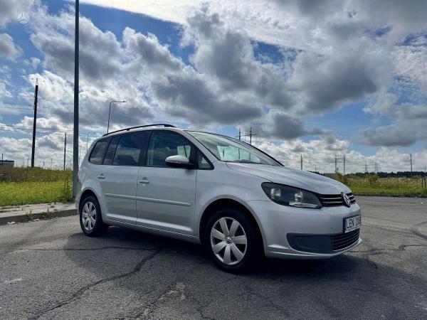 Pelēks Volkswagen Touran 2011 Panevēža, ar dzinēja tilpumu 1.20 L un nobraukumu 305 tūkst. km par 3499 €, foto 4 vietnē AUTOMOTO.COM.LV