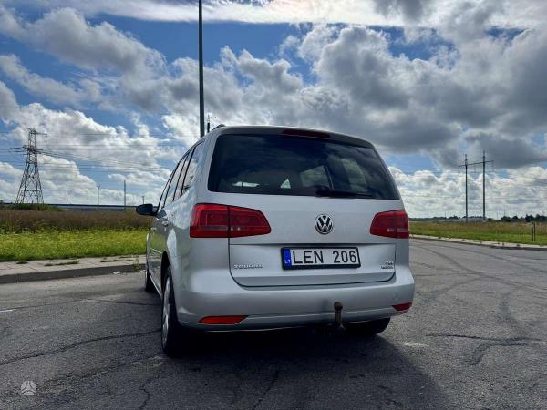 Pelēks Volkswagen Touran 2011 Panevēža, ar dzinēja tilpumu 1.20 L un nobraukumu 305 tūkst. km par 3499 €, foto 7 vietnē AUTOMOTO.COM.LV
