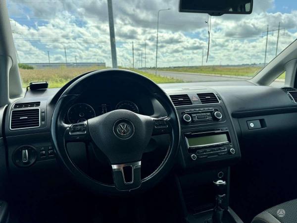 Pelēks Volkswagen Touran 2011 Panevēža, ar dzinēja tilpumu 1.20 L un nobraukumu 305 tūkst. km par 3499 €, foto 9 vietnē AUTOMOTO.COM.LV