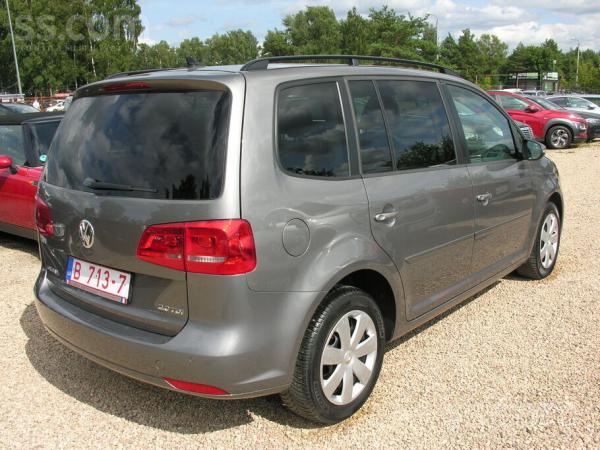 Grey Volkswagen Touran 2011 in Riga, with an engine capacity of 2.00 L and mileage of 0 thousand km for 6250 €, photo 3 on AUTOMOTO.COM.LV