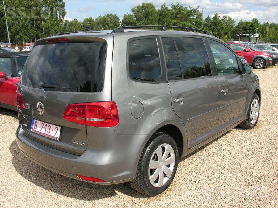 Pelēks Volkswagen Touran 2011 Rīga, ar dzinēja tilpumu 2.00 L un nobraukumu 0 tūkst. km par 6250 €, foto 4 vietnē AUTOMOTO.COM.LV