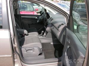Pelēks Volkswagen Touran 2011 Rīga, ar dzinēja tilpumu 2.00 L un nobraukumu 0 tūkst. km par 6250 €, foto 6 vietnē AUTOMOTO.COM.LV