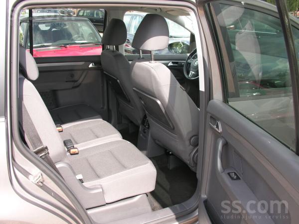 Grey Volkswagen Touran 2011 in Riga, with an engine capacity of 2.00 L and mileage of 0 thousand km for 6250 €, photo 6 on AUTOMOTO.COM.LV