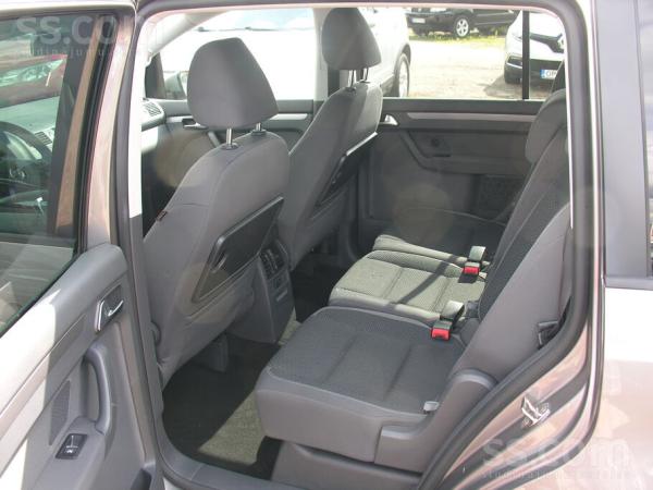 Grey Volkswagen Touran 2011 in Riga, with an engine capacity of 2.00 L and mileage of 0 thousand km for 6250 €, photo 8 on AUTOMOTO.COM.LV