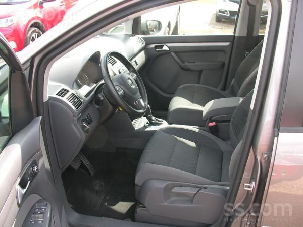 Grey Volkswagen Touran 2011 in Riga, with an engine capacity of 2.00 L and mileage of 0 thousand km for 6250 €, photo 9 on AUTOMOTO.COM.LV