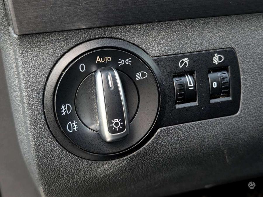 Grey Volkswagen Touran 2011 in Taurage, with an engine capacity of 1.60 L and mileage of 245 thousand km for 4800 €, photo 29 on AUTOMOTO.COM.LV