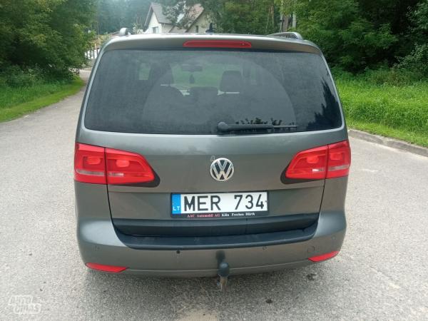 Grey Volkswagen Touran 2011 in Vilnius, with an engine capacity of 1.60 L and mileage of 310 thousand km for 4890 €, photo 4 on AUTOMOTO.COM.LV