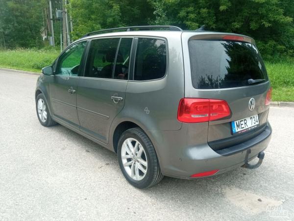 Grey Volkswagen Touran 2011 in Vilnius, with an engine capacity of 1.60 L and mileage of 310 thousand km for 4890 €, photo 5 on AUTOMOTO.COM.LV