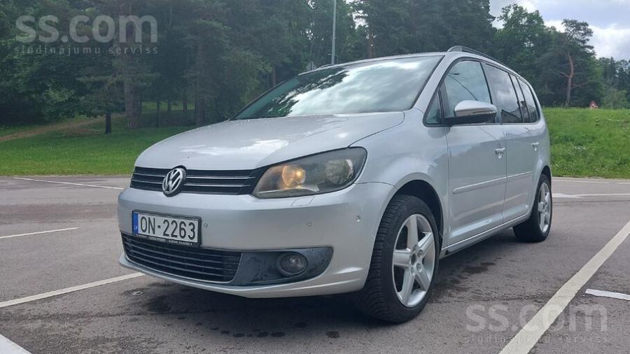 Pelēks Volkswagen Touran 2011 Alūksne, ar dzinēja tilpumu 1.60 L un nobraukumu 0 tūkst. km par 4250 €, foto 1 vietnē AUTOMOTO.COM.LV