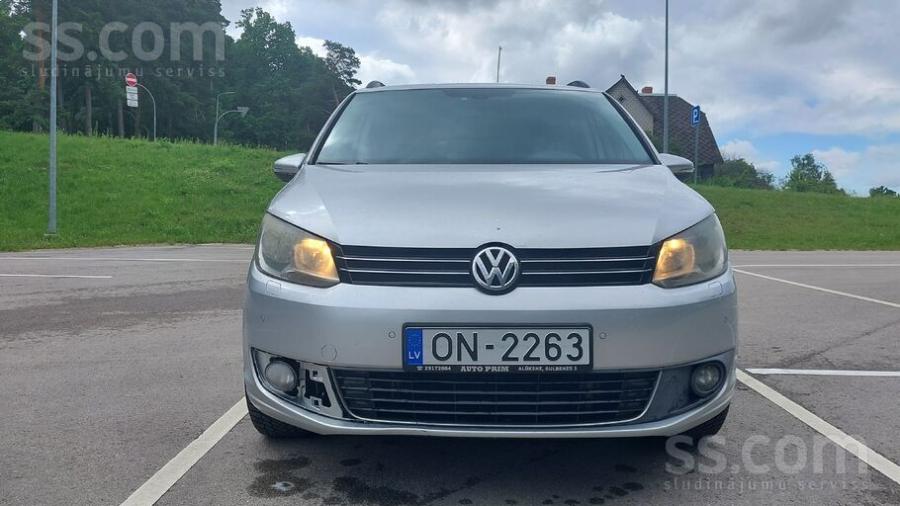 Pelēks Volkswagen Touran 2011 Alūksne, ar dzinēja tilpumu 1.60 L un nobraukumu 0 tūkst. km par 4250 €, foto 4 vietnē AUTOMOTO.COM.LV