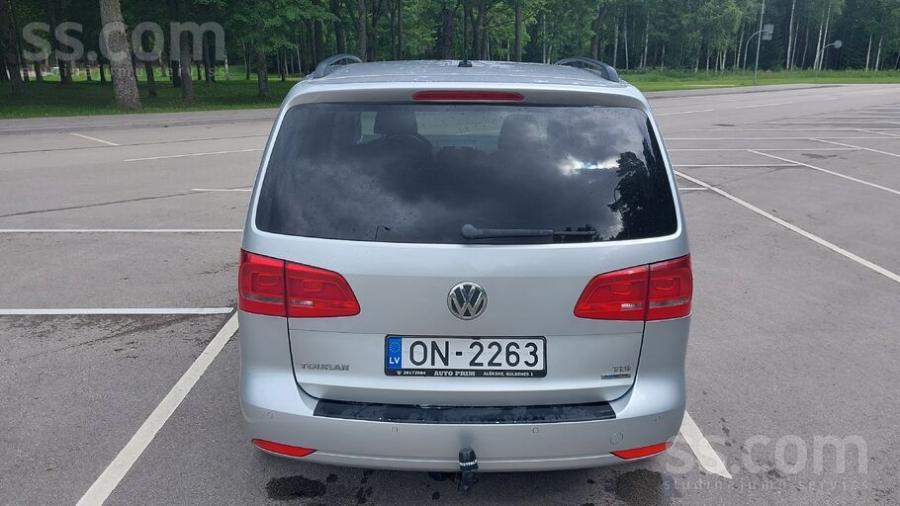 Pelēks Volkswagen Touran 2011 Alūksne, ar dzinēja tilpumu 1.60 L un nobraukumu 0 tūkst. km par 4250 €, foto 9 vietnē AUTOMOTO.COM.LV