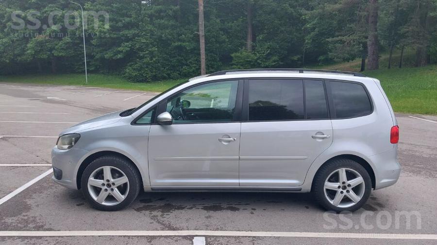 Pelēks Volkswagen Touran 2011 Alūksne, ar dzinēja tilpumu 1.60 L un nobraukumu 0 tūkst. km par 4250 €, foto 10 vietnē AUTOMOTO.COM.LV