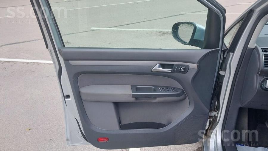 Pelēks Volkswagen Touran 2011 Alūksne, ar dzinēja tilpumu 1.60 L un nobraukumu 0 tūkst. km par 4250 €, foto 13 vietnē AUTOMOTO.COM.LV
