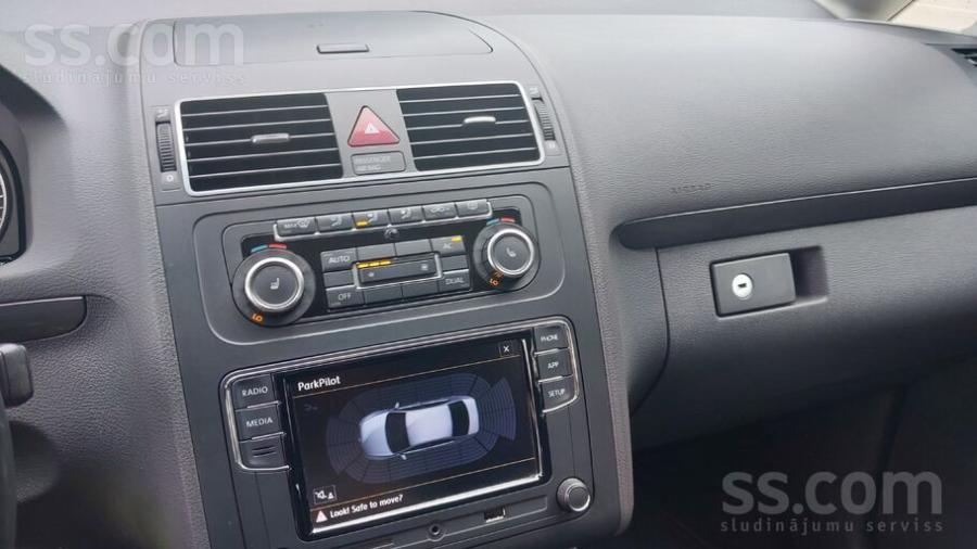 Pelēks Volkswagen Touran 2011 Alūksne, ar dzinēja tilpumu 1.60 L un nobraukumu 0 tūkst. km par 4250 €, foto 18 vietnē AUTOMOTO.COM.LV