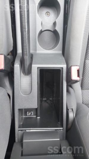 Pelēks Volkswagen Touran 2011 Alūksne, ar dzinēja tilpumu 1.60 L un nobraukumu 0 tūkst. km par 4250 €, foto 22 vietnē AUTOMOTO.COM.LV