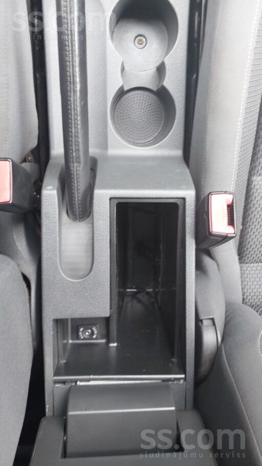 Pelēks Volkswagen Touran 2011 Alūksne, ar dzinēja tilpumu 1.60 L un nobraukumu 0 tūkst. km par 4250 €, foto 22 vietnē AUTOMOTO.COM.LV
