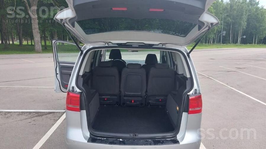 Pelēks Volkswagen Touran 2011 Alūksne, ar dzinēja tilpumu 1.60 L un nobraukumu 0 tūkst. km par 4250 €, foto 28 vietnē AUTOMOTO.COM.LV
