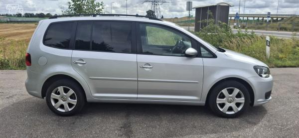 Grey Volkswagen Touran 2011 in Marijampole, with an engine capacity of 2.00 L and mileage of 295 thousand km for 5200 €, photo 6 on AUTOMOTO.COM.LV