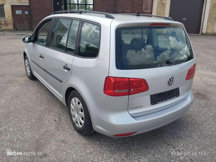 Pelēks Volkswagen Touran 2011 Kelmė, ar dzinēja tilpumu 1.39 L un nobraukumu 160 tūkst. km par 3650 €, foto 4 vietnē AUTOMOTO.COM.LV