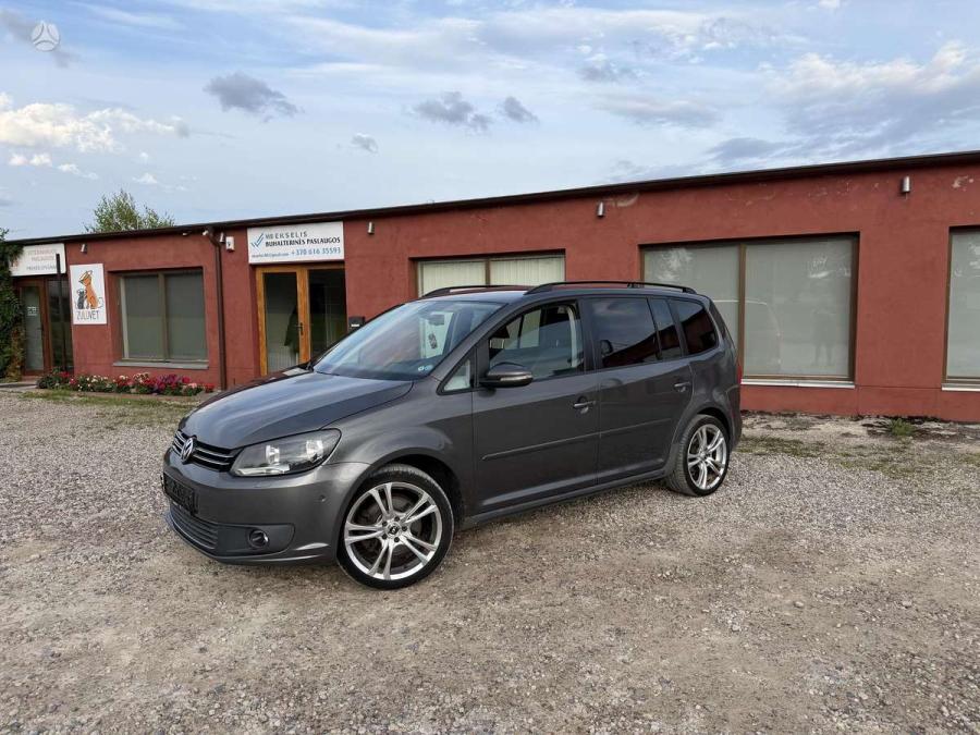 Grey Volkswagen Touran 2011 in Kaunas, with an engine capacity of 1.97 L and mileage of 410 thousand km for 3150 €, photo 3 on AUTOMOTO.COM.LV