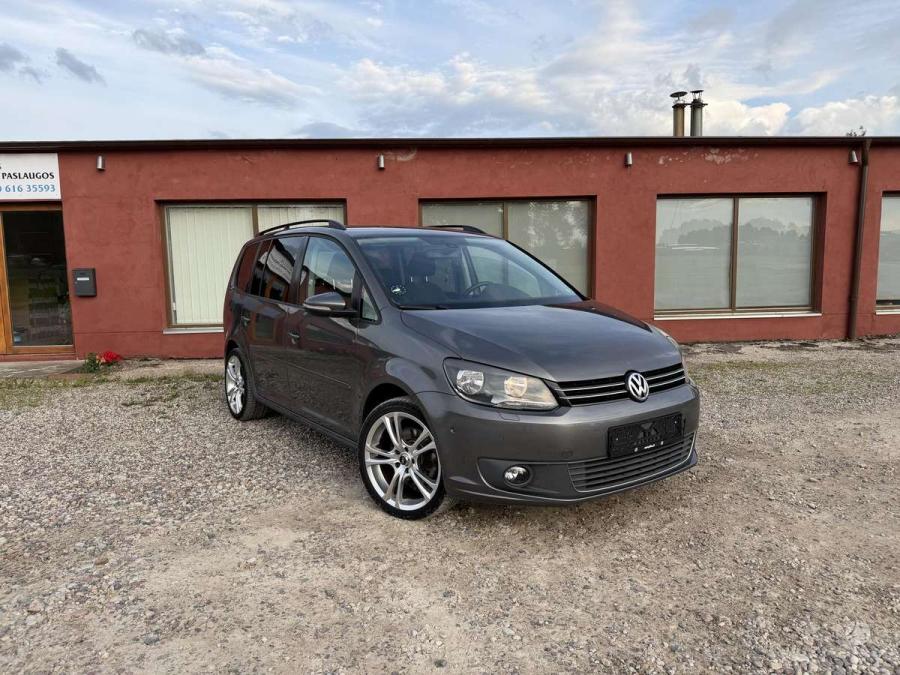 Grey Volkswagen Touran 2011 in Kaunas, with an engine capacity of 1.97 L and mileage of 410 thousand km for 3150 €, photo 4 on AUTOMOTO.COM.LV