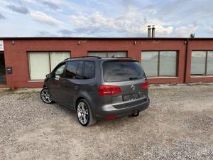 Grey Volkswagen Touran 2011 in Kaunas, with an engine capacity of 1.97 L and mileage of 410 thousand km for 3150 €, photo 6 on AUTOMOTO.COM.LV