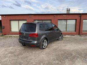 Grey Volkswagen Touran 2011 in Kaunas, with an engine capacity of 1.97 L and mileage of 410 thousand km for 3150 €, photo 8 on AUTOMOTO.COM.LV